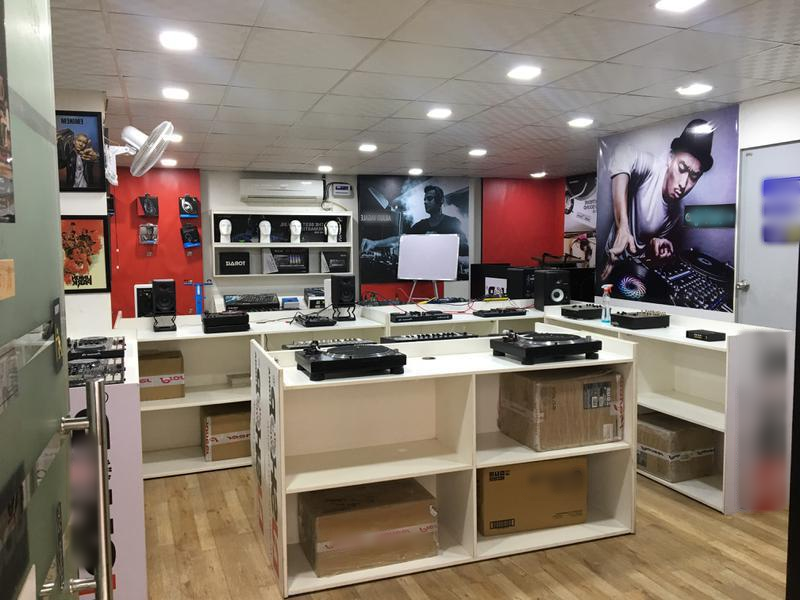 Electronics Store for Sale in New Delhi, India seeking INR 1 crore
