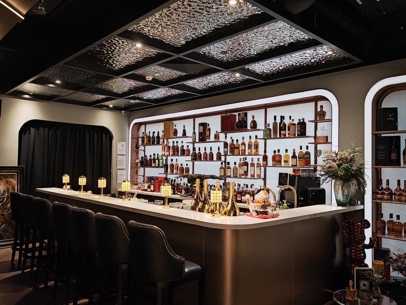 Bar Assets for Lease in Singapore seeking SGD 400 thousand