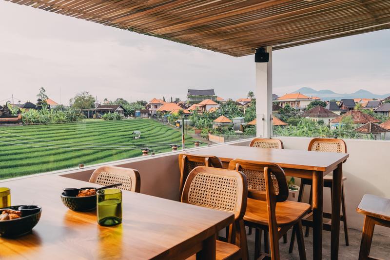 Bar for Sale in Bali, Indonesia seeking IDR 7.4 billion