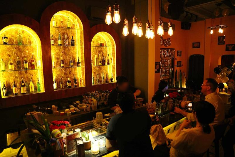 Newly Established Bar for Sale in Ho Chi Minh City, Vietnam seeking VND ...